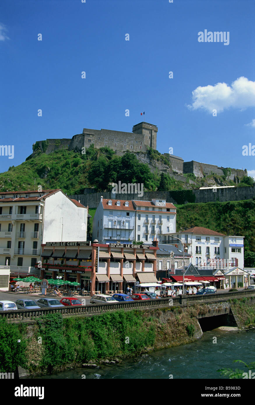 France midi pyrenees lourdes castle hi-res stock photography and images ...