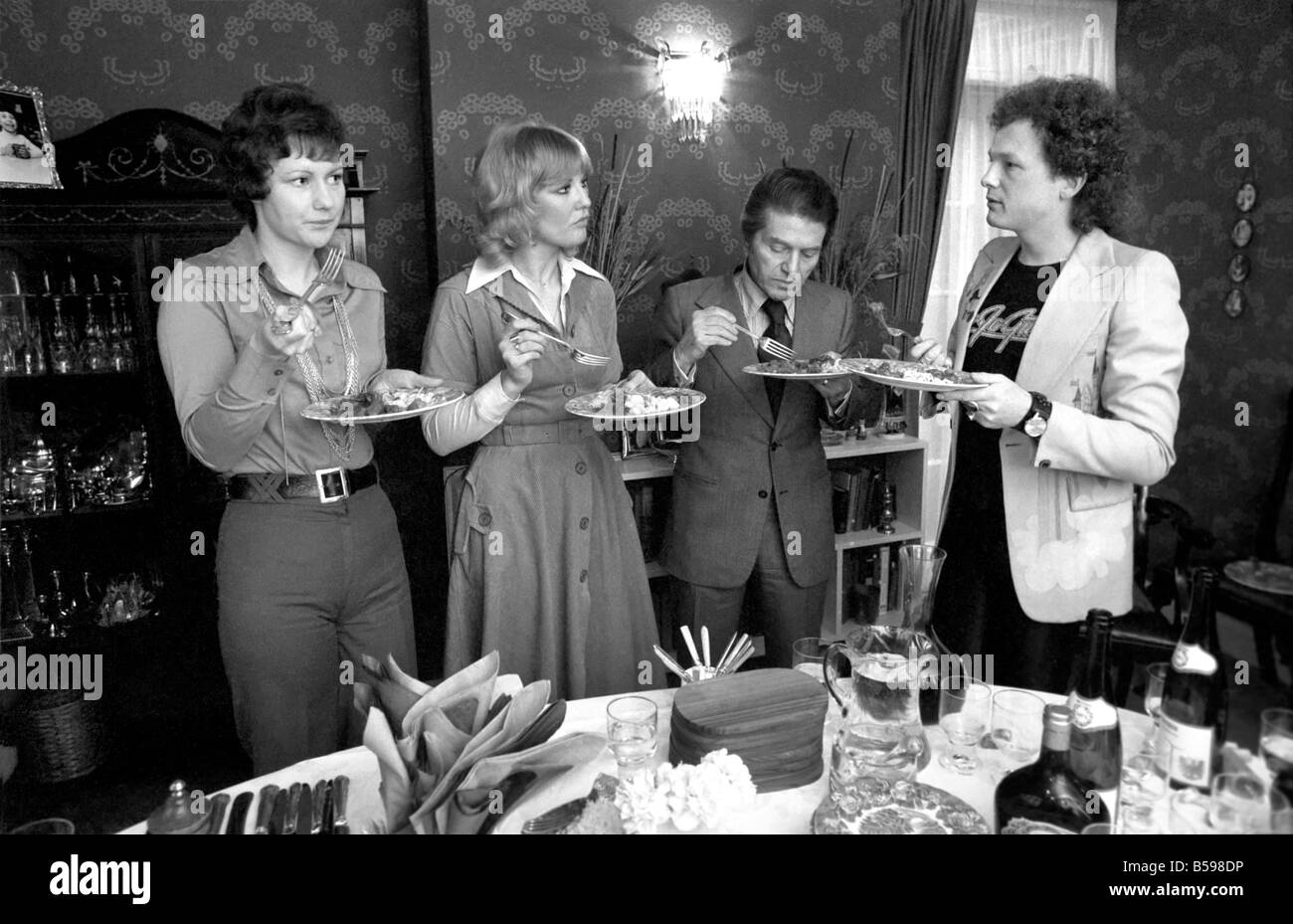 1970s Kitchen Cook High Resolution Stock Photography and Images - Alamy