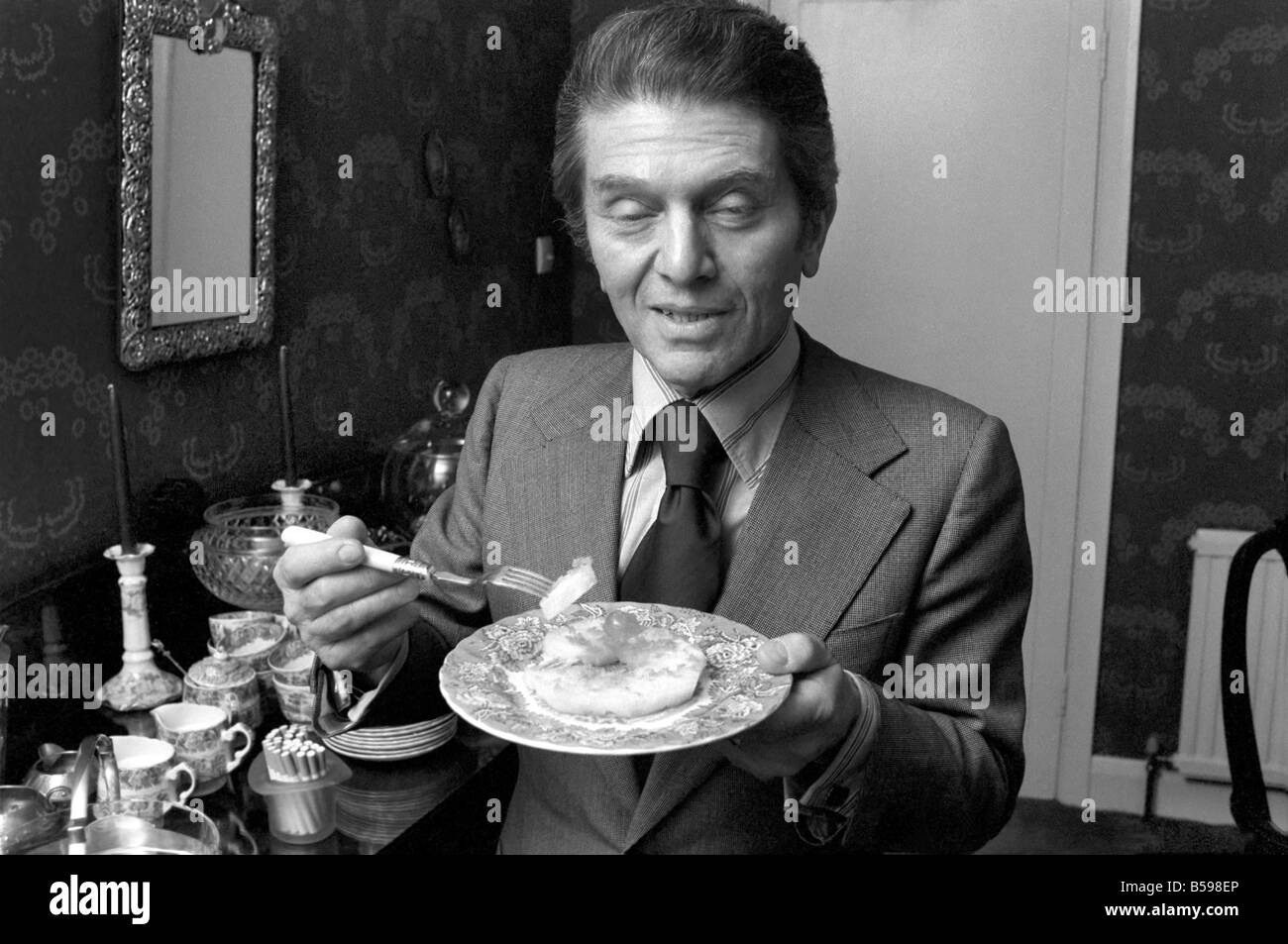 Food critic Egan Ronay seen here at the home of the Daily Mirror Cook ...