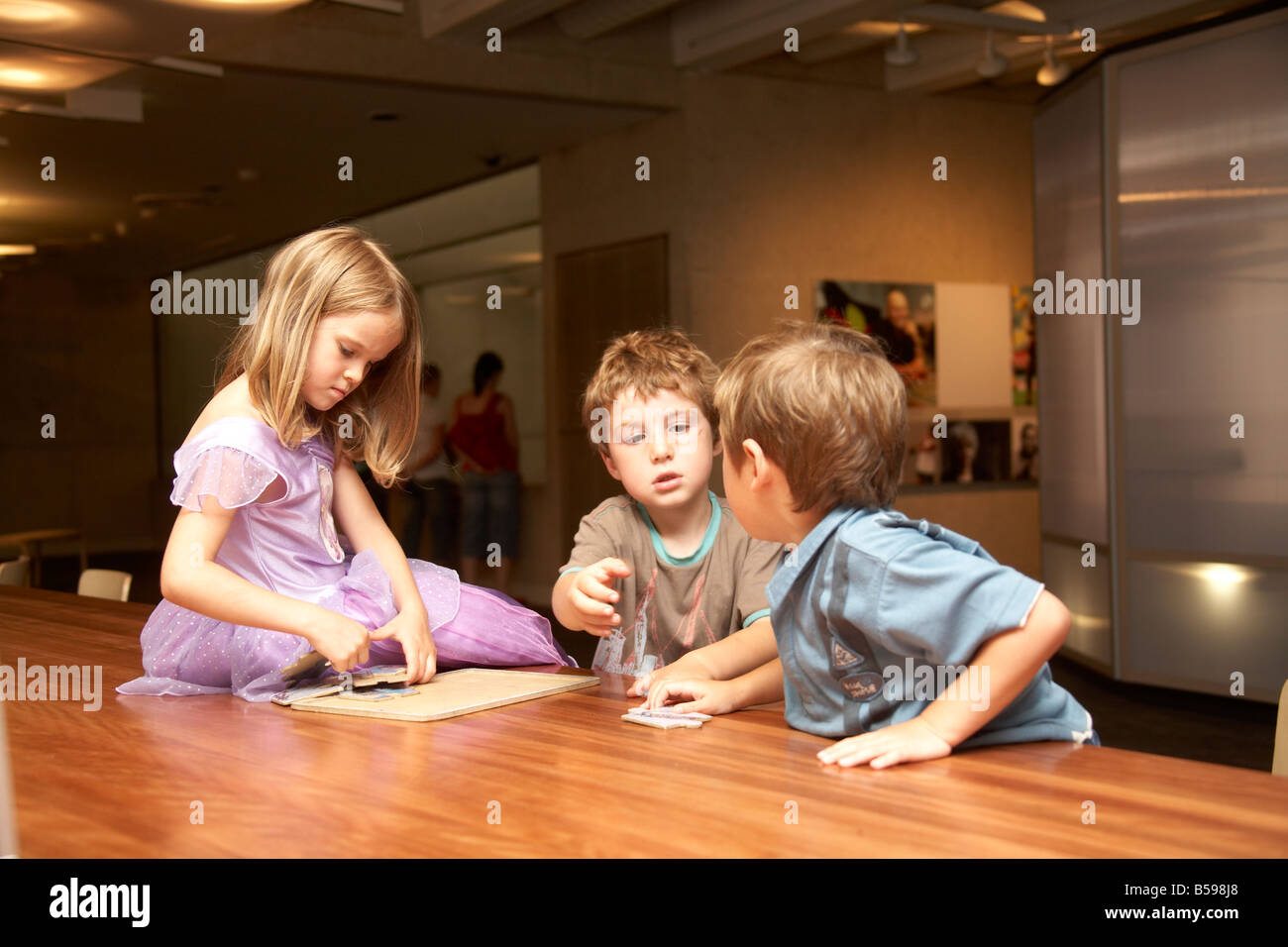 Children playing under table hi-res stock photography and images - Alamy