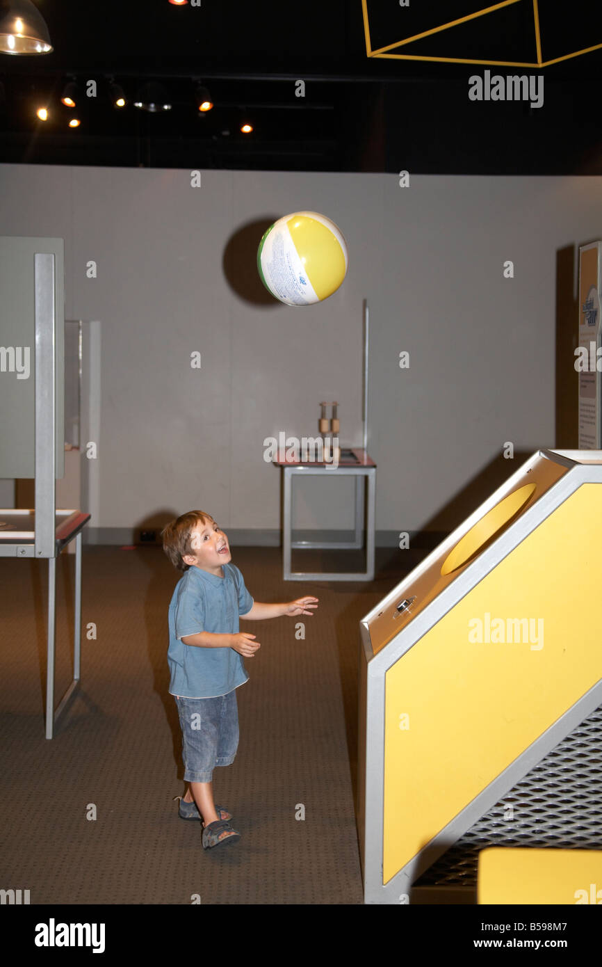 Queensland museum and science museum hi-res stock photography and ...