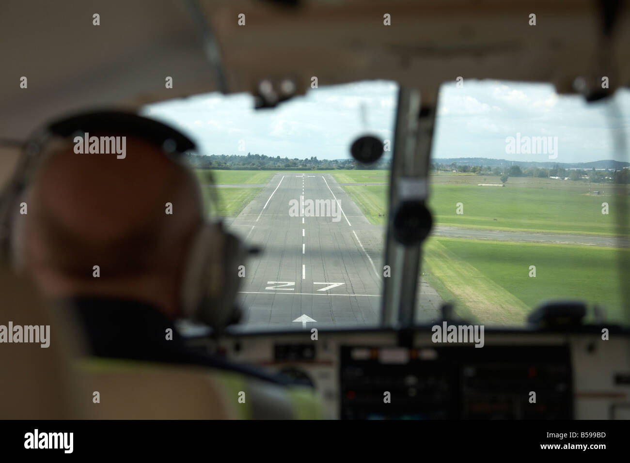 Nottingham tollerton airport hi-res stock photography and images - Alamy