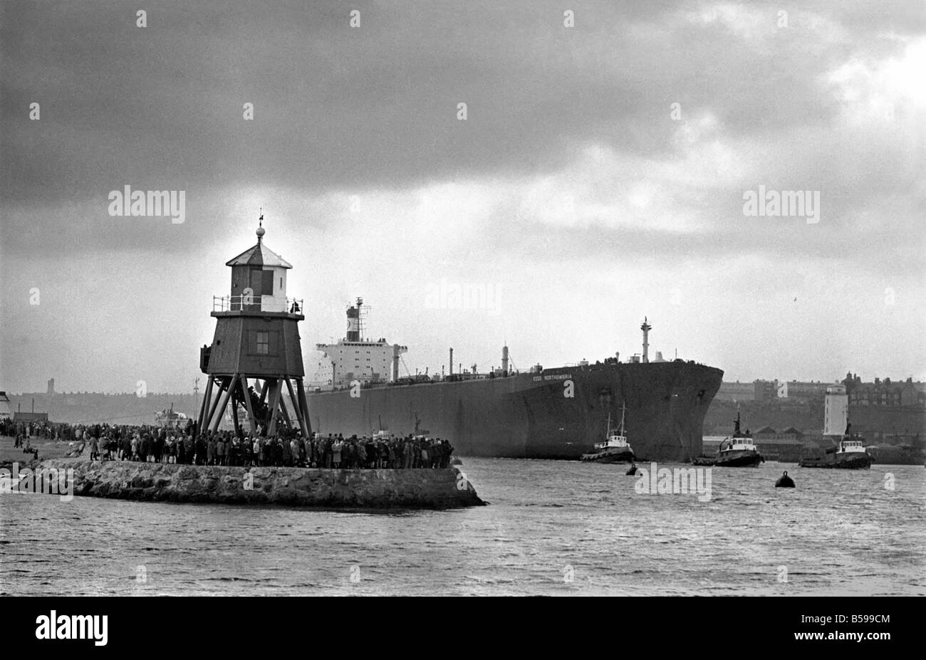 250,000 ton tanker. The S.S. ´Esso Northumbria═ a 250,000 ton tanker ...