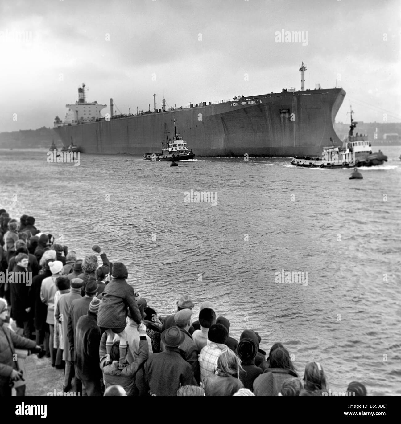 250,000 ton tanker. The S.S. ´Esso Northumbria═ a 250,000 ton tanker ...