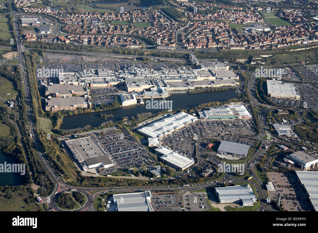 Lakeside retail park hi-res stock photography and images - Alamy