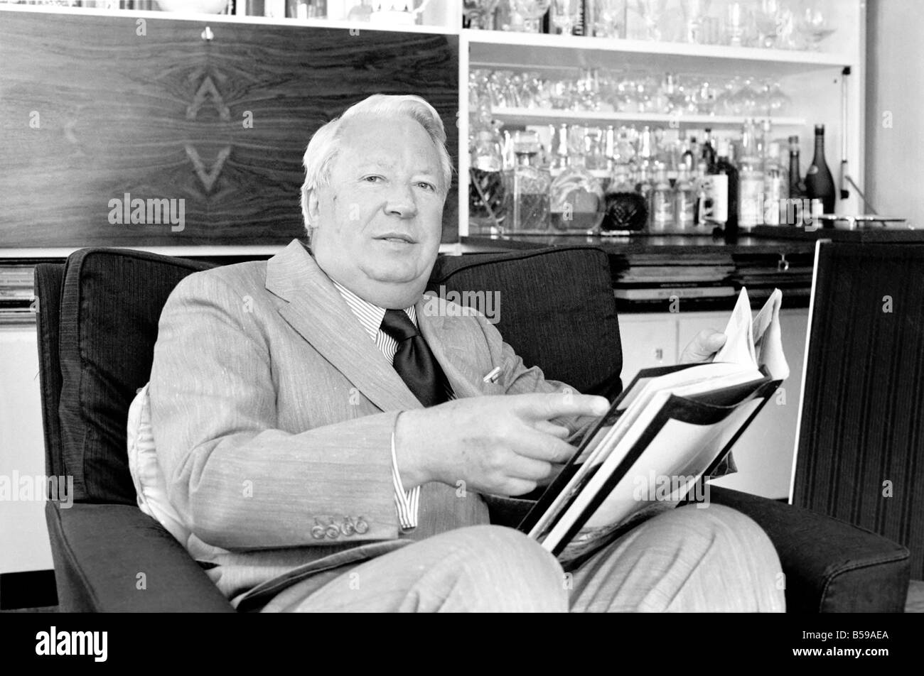 Politics: Former Prime Minister: Edward Heath pictured at his London ...