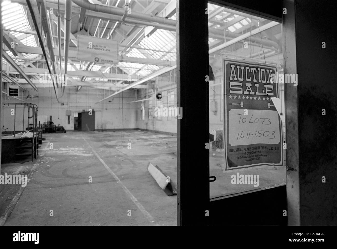 Singer sewing machine factory hi-res stock photography and images - Alamy