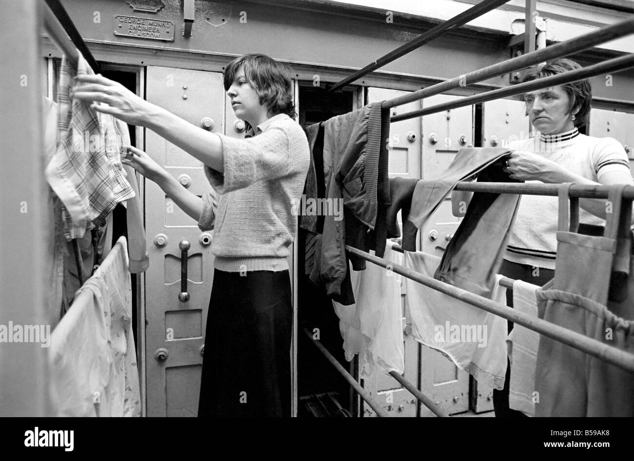 Glasgow Steamies. General scenes of women doing the laundry in a ...