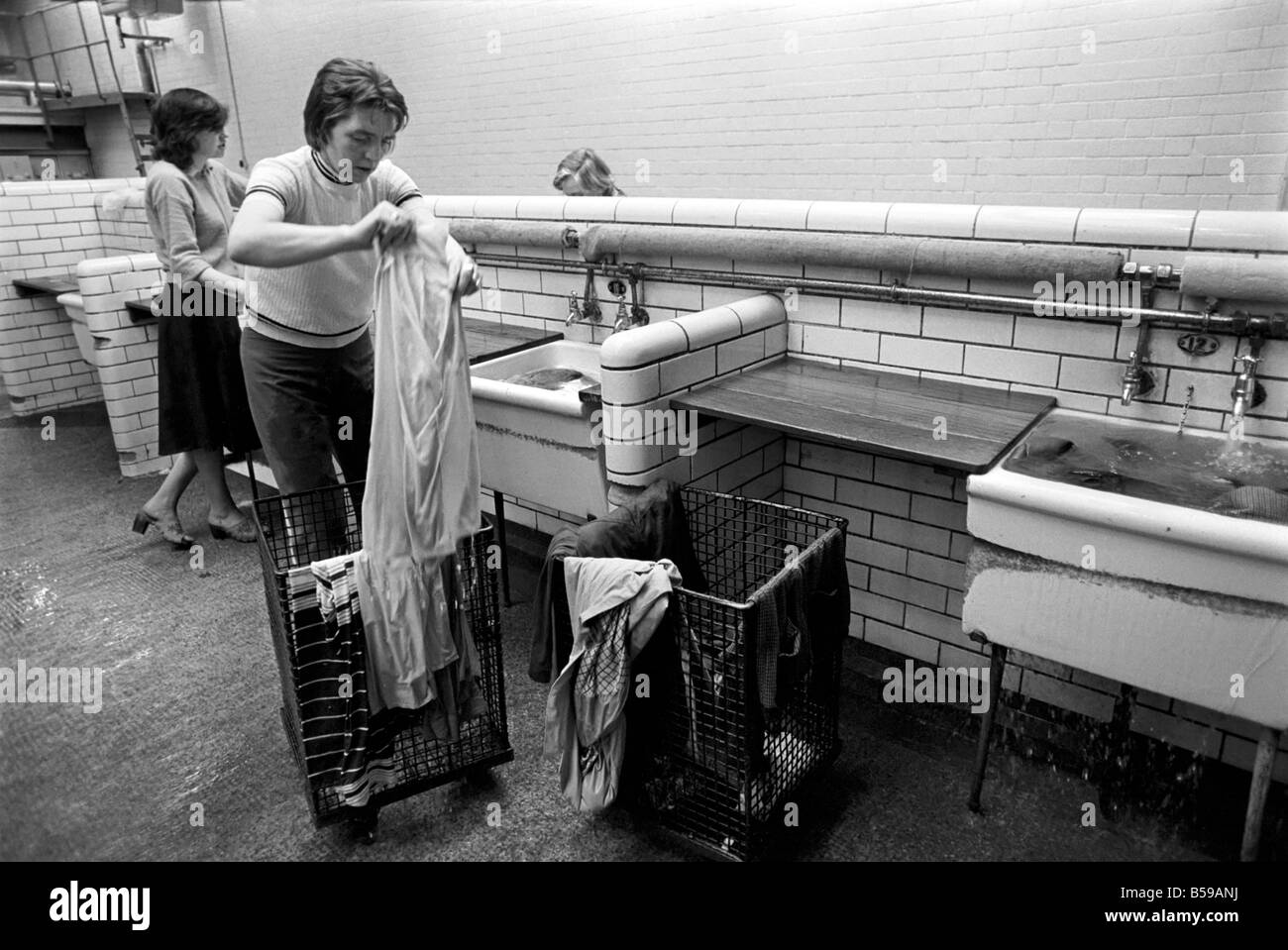 Glasgow Steamies. General scenes of women doing the laundry in a ...