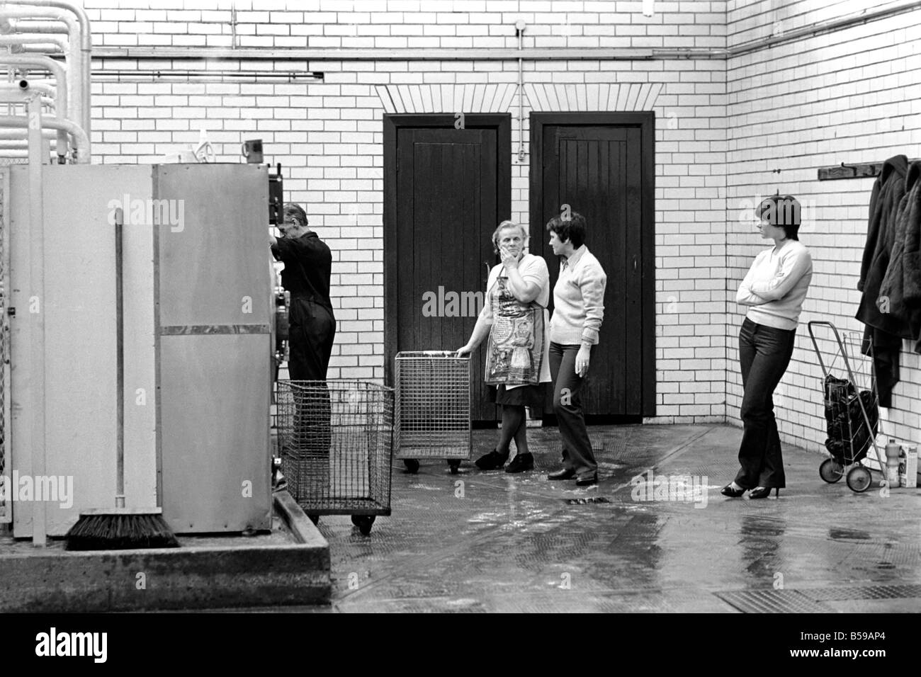 Glasgow Steamies. General scenes of women doing the laundry in a ...