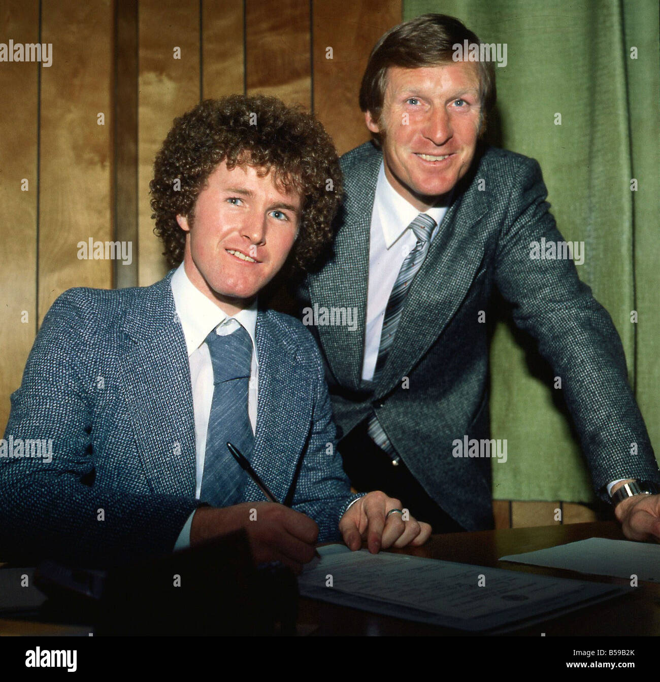 Davie Provan signing contract with Celtic September 1980 Stock Photo ...