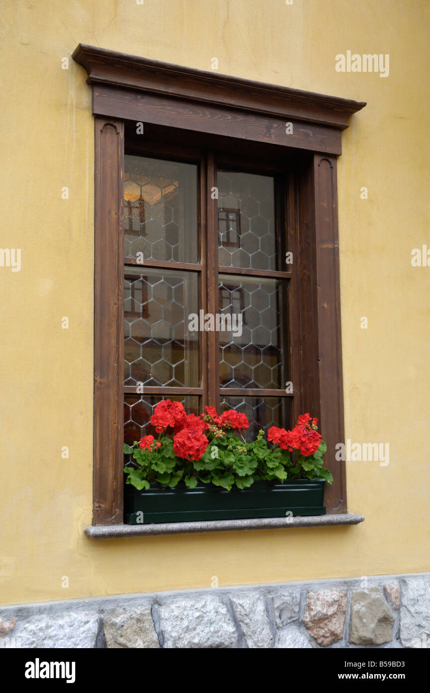 Italy window box hi-res stock photography and images - Alamy