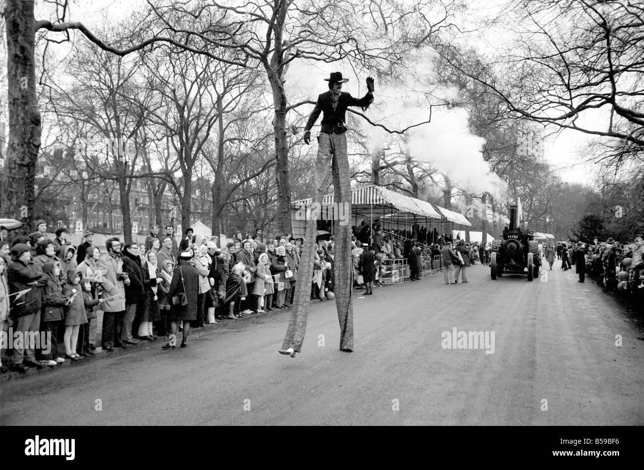 Waving crowds are hi-res stock photography and images - Alamy