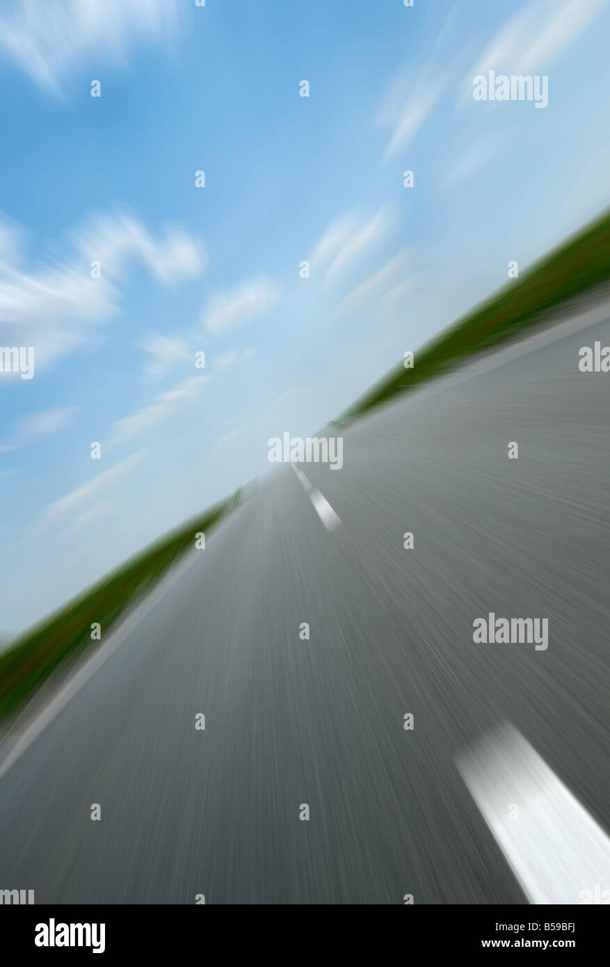 Middle line highway hi-res stock photography and images - Alamy