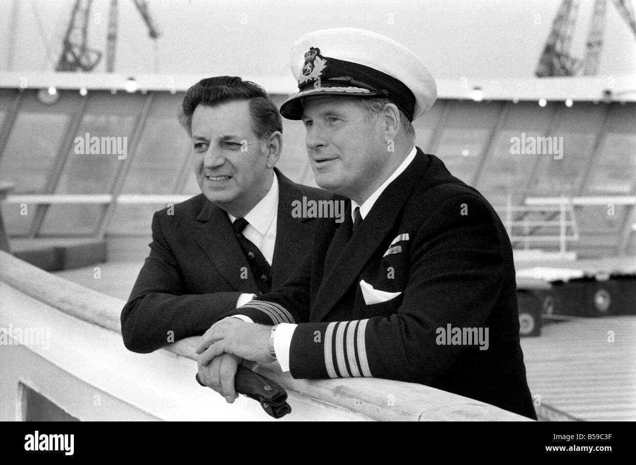 Qe2 1970s hi-res stock photography and images - Alamy