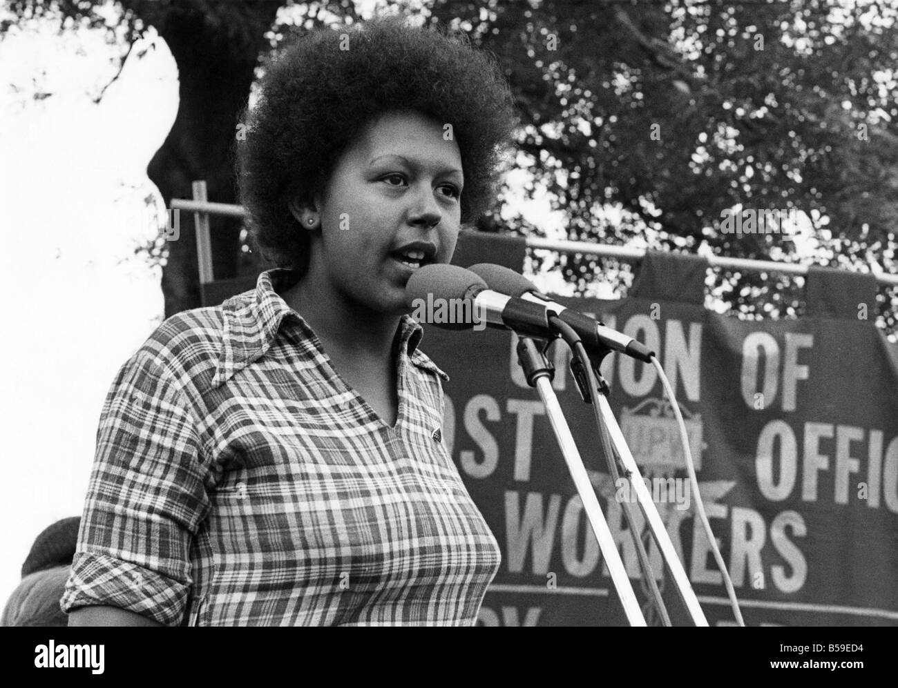 Grunwick dispute of 1976 hi-res stock photography and images - Alamy