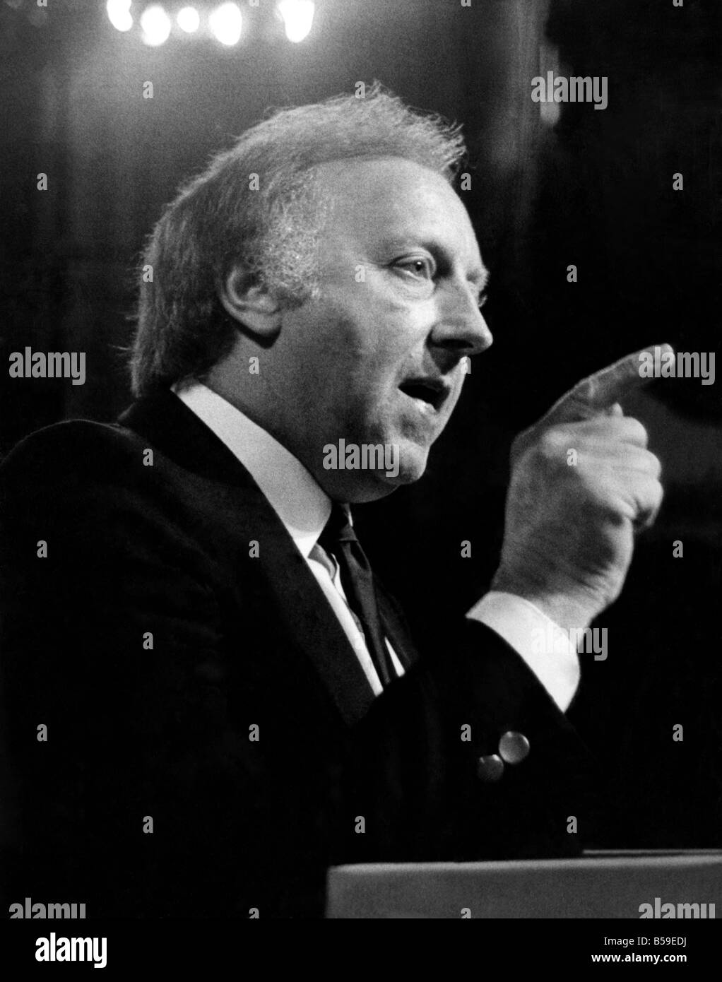Arthur Scargill, leader of the National Union of Mineworkers making a ...