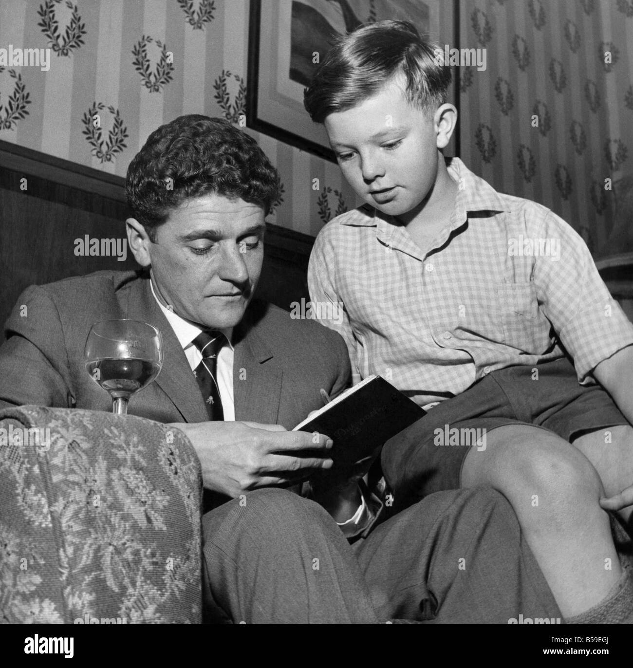 Crewe's left half Roy Warhurst (ex-M/cr. City player) signs for 11 ...