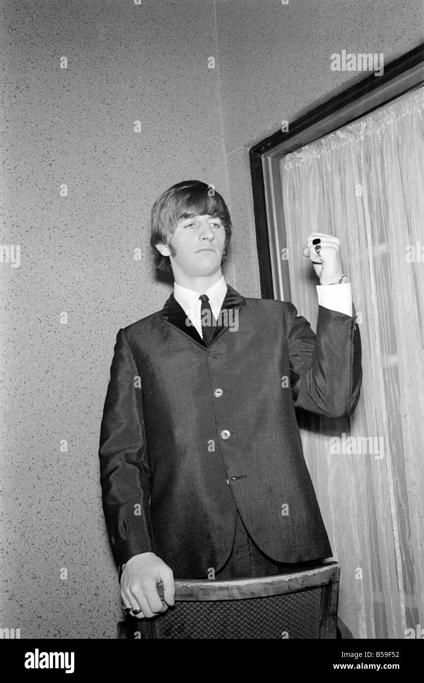 Beatles drummer ringo starr pop hi-res stock photography and images - Alamy