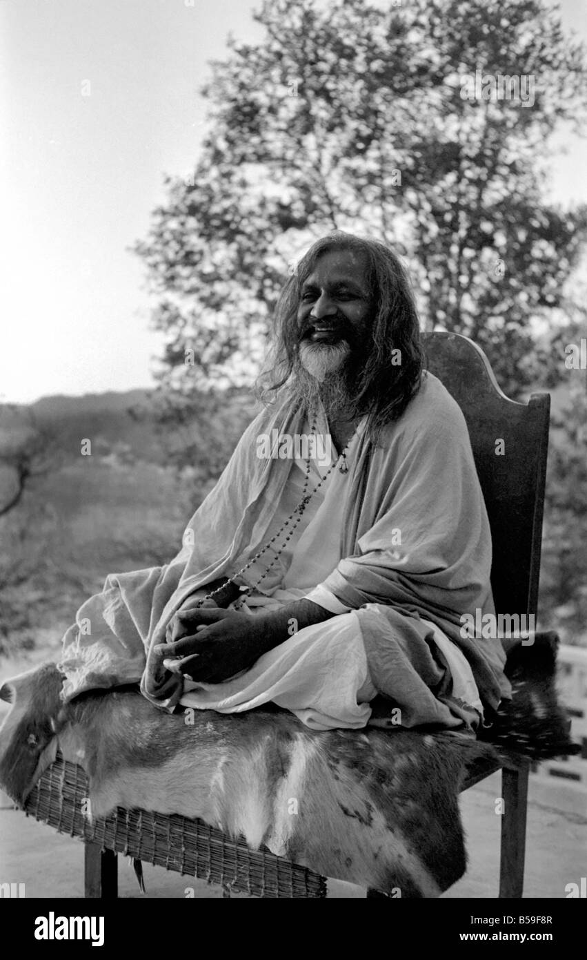 Maharishi mahesh yogi hi-res stock photography and images - Alamy