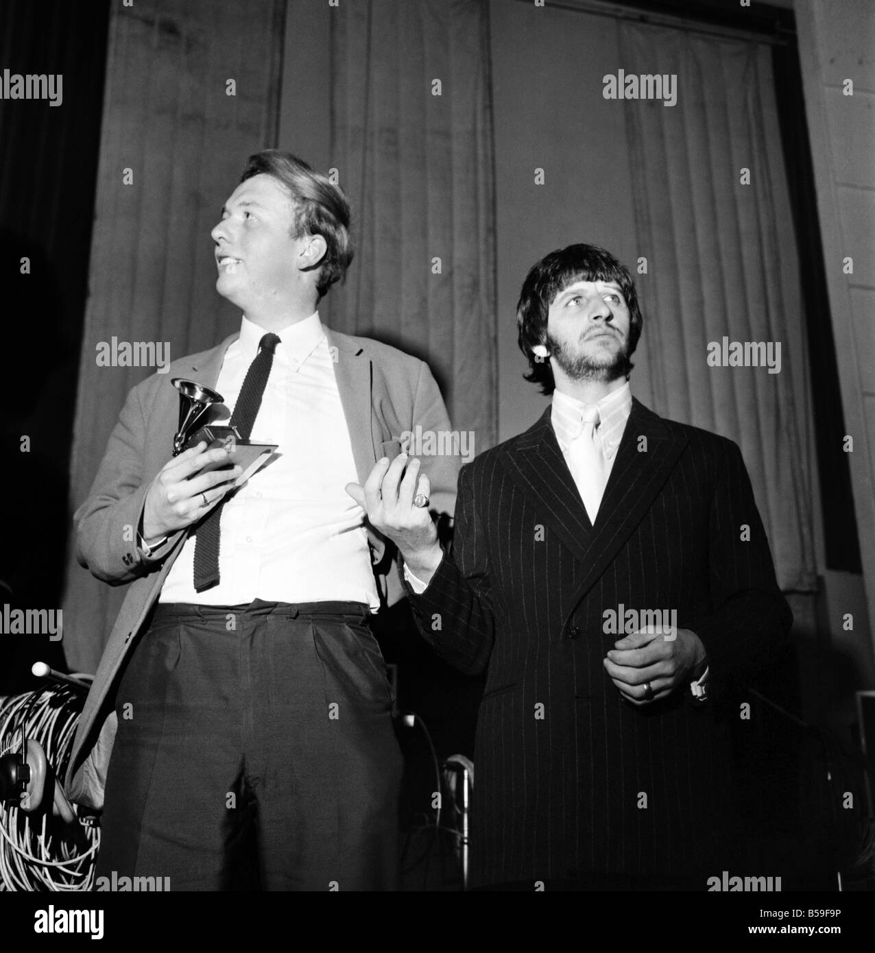 1960s style man hi-res stock photography and images - Alamy