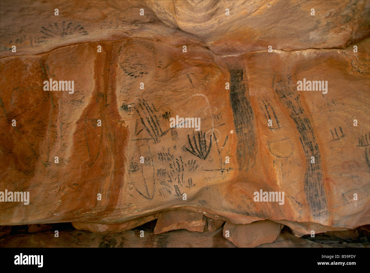 Aboriginal rock paintings hi-res stock photography and images - Alamy
