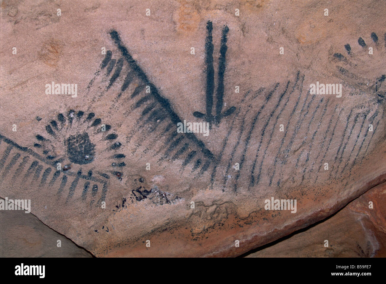 Aboriginal rock paintings hi-res stock photography and images - Alamy