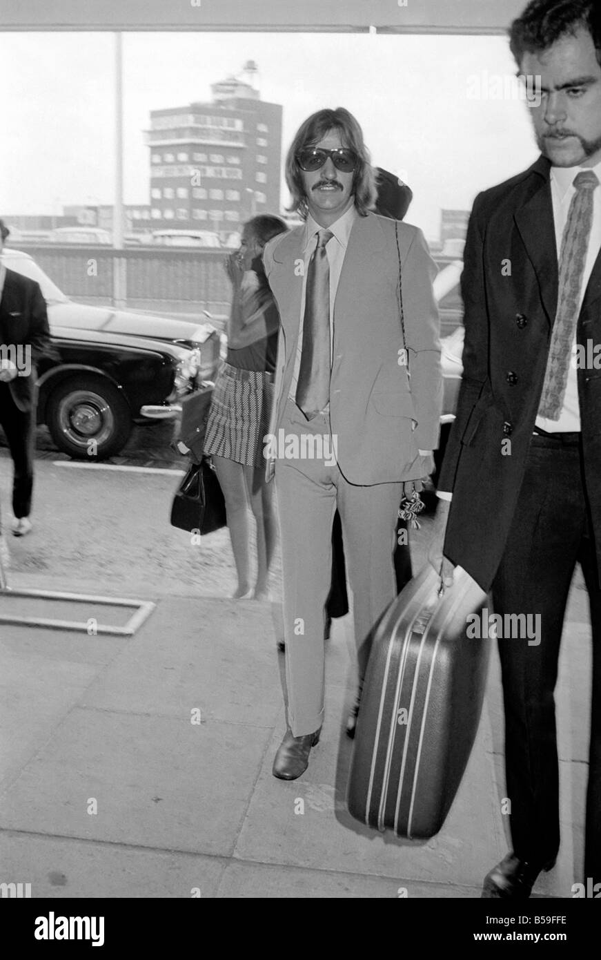 Ringo starr wife maureen heathrow hi-res stock photography and images ...