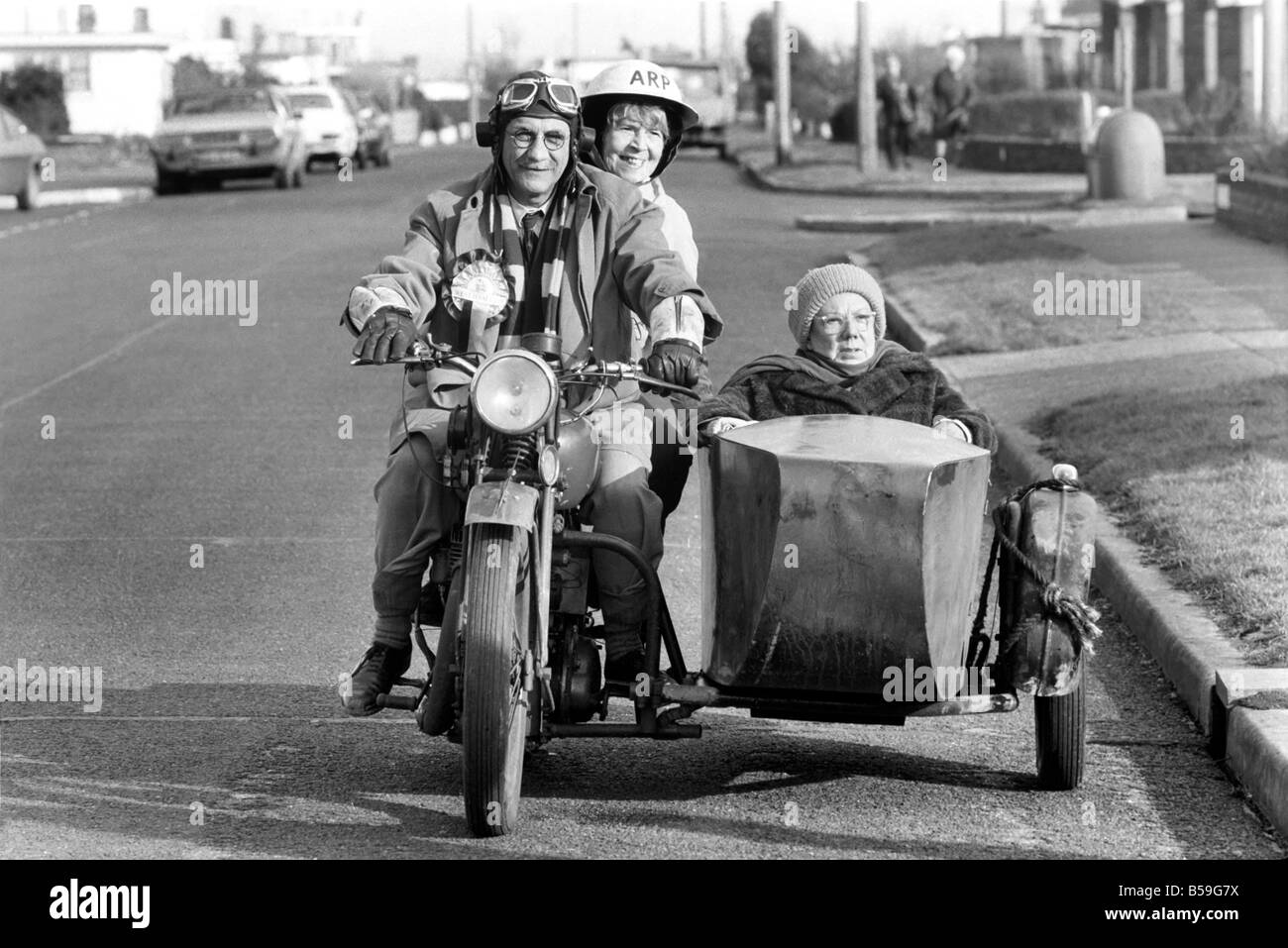 Alf garnett warren mitchell Black and White Stock Photos & Images - Alamy