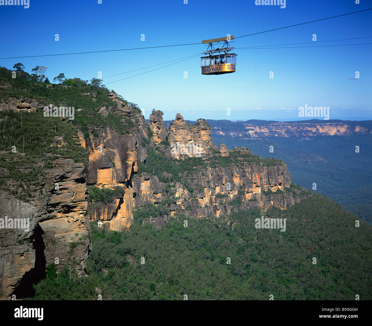 Blue mountains three sisters cable hi-res stock photography and images ...