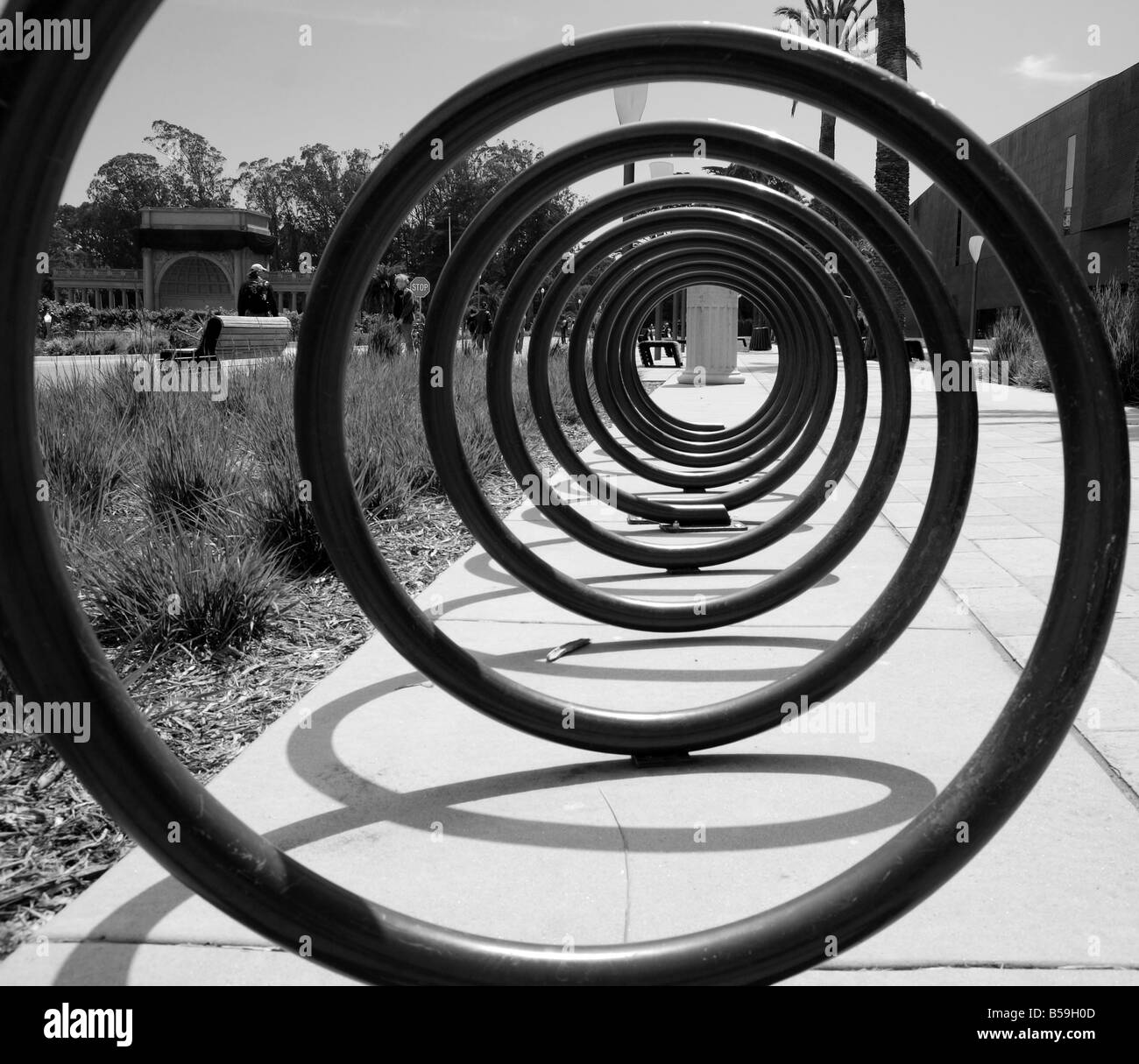 [modern art] sculpture in Black and White Stock Photos & Images - Alamy