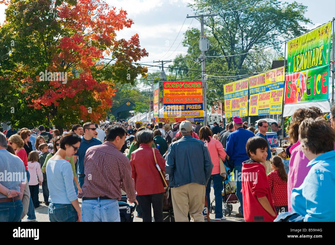 American crowd festival hi-res stock photography and images - Alamy