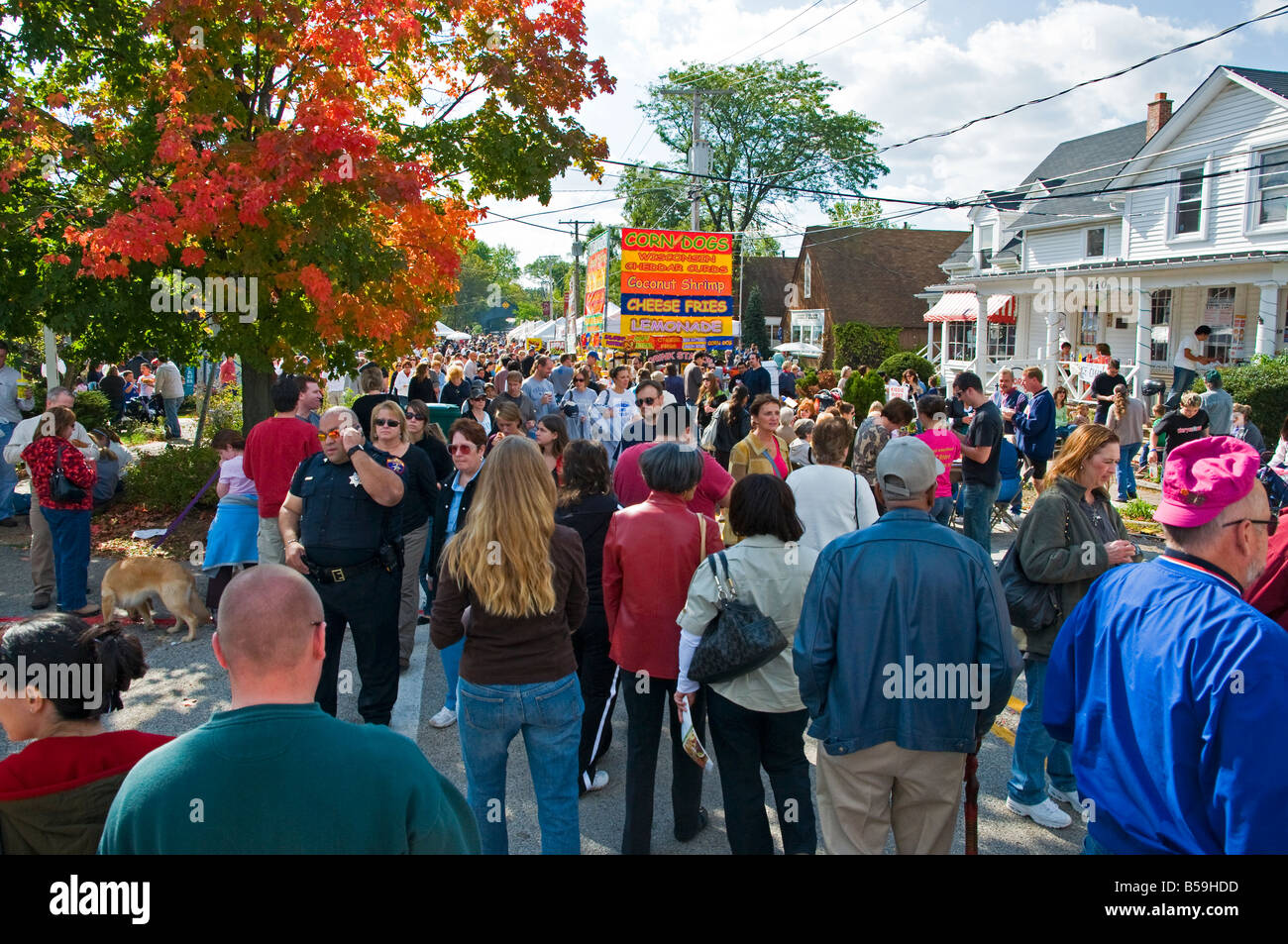 Small_crowd hi-res stock photography and images - Alamy