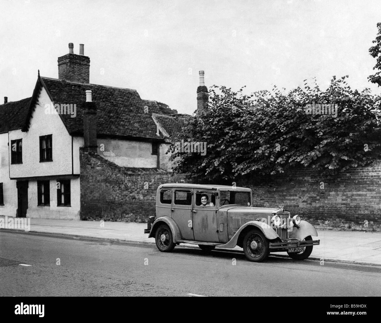 Old morris isis 1930 motor hi-res stock photography and images - Alamy