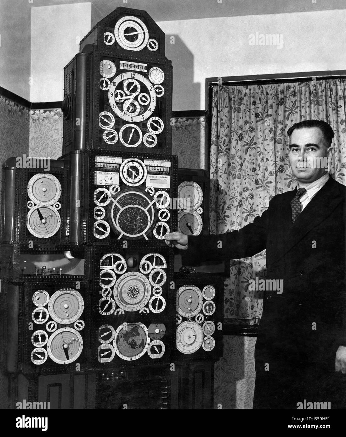 1950s Clock Black and White Stock Photos & Images - Alamy