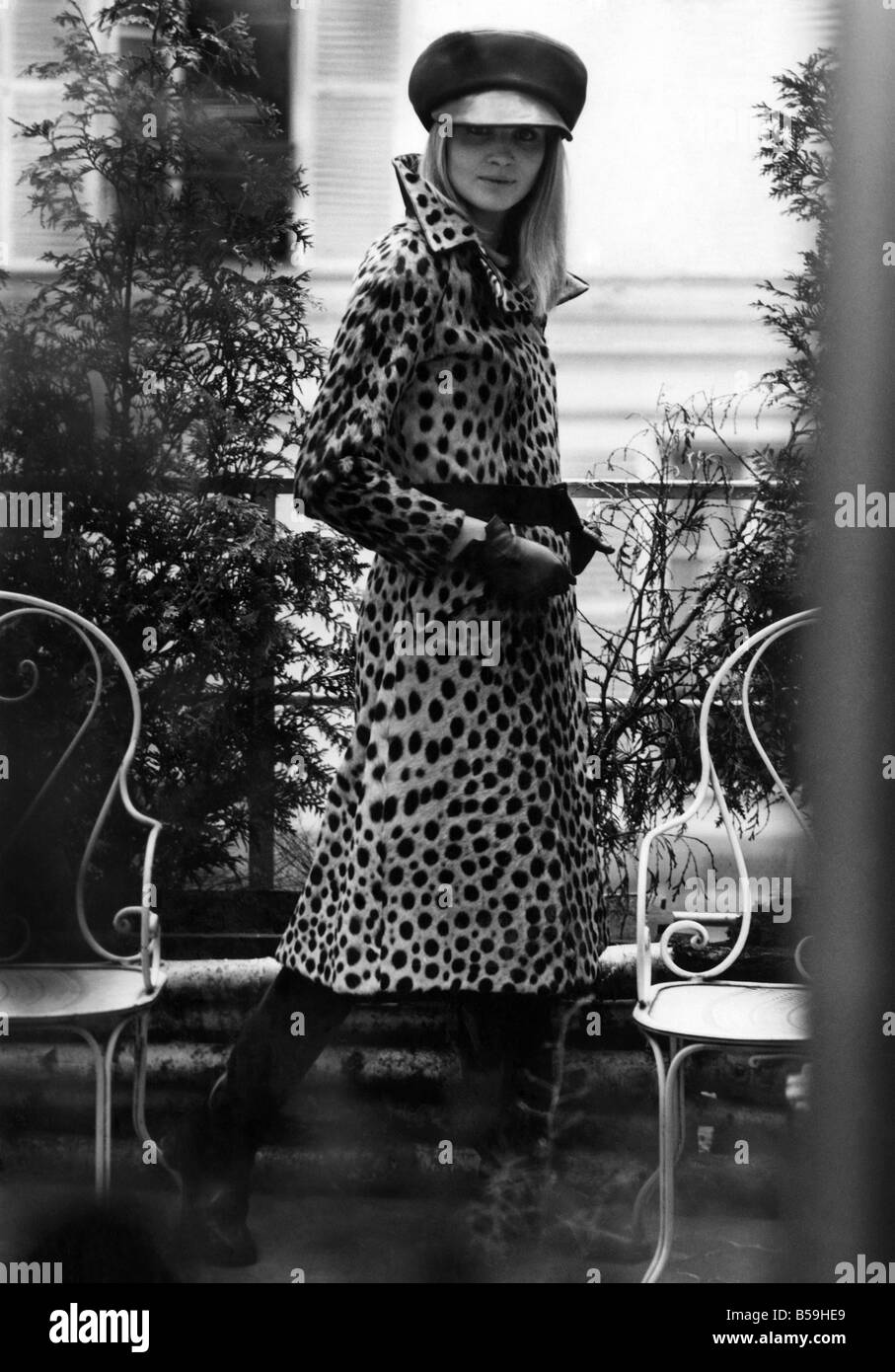1960s fashion leopard skin hi-res stock photography and images - Alamy