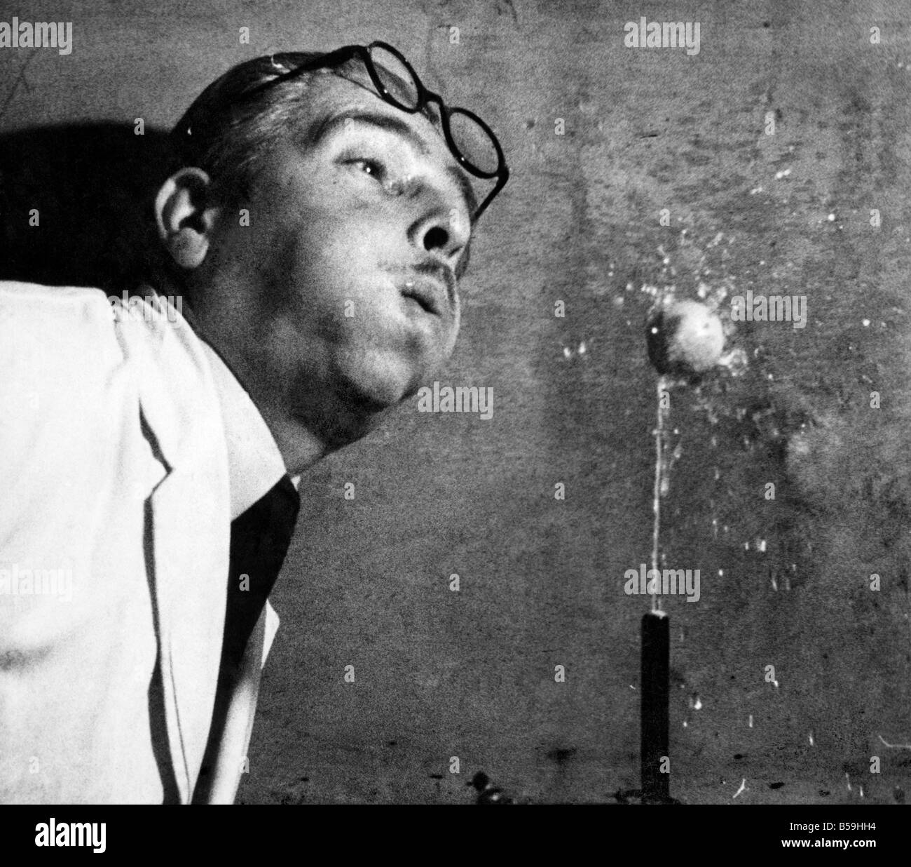 1940s man in lab coat hi-res stock photography and images - Alamy