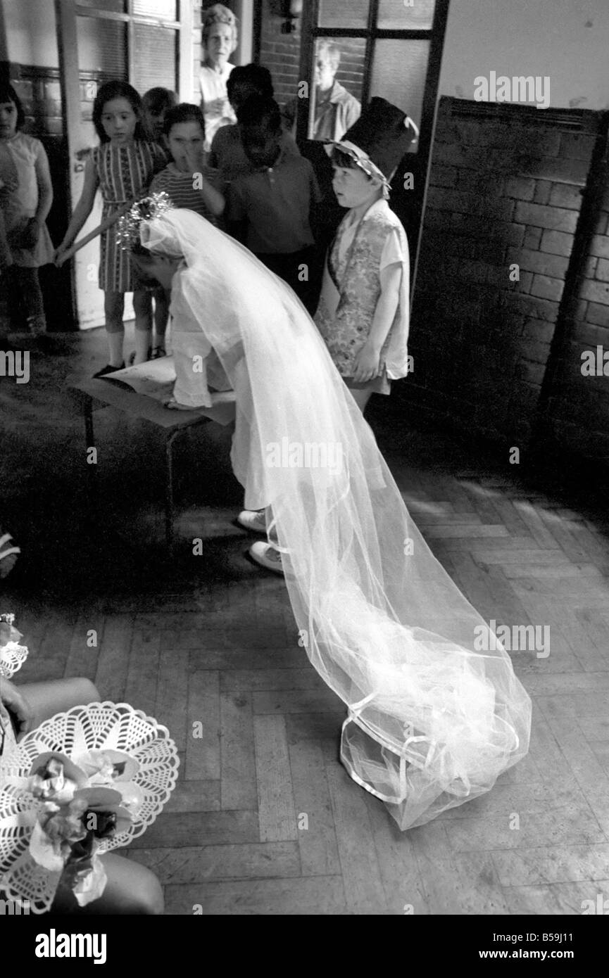 Children: Wedding: Marriage: School Wedding Mockery: School Wedding at ...