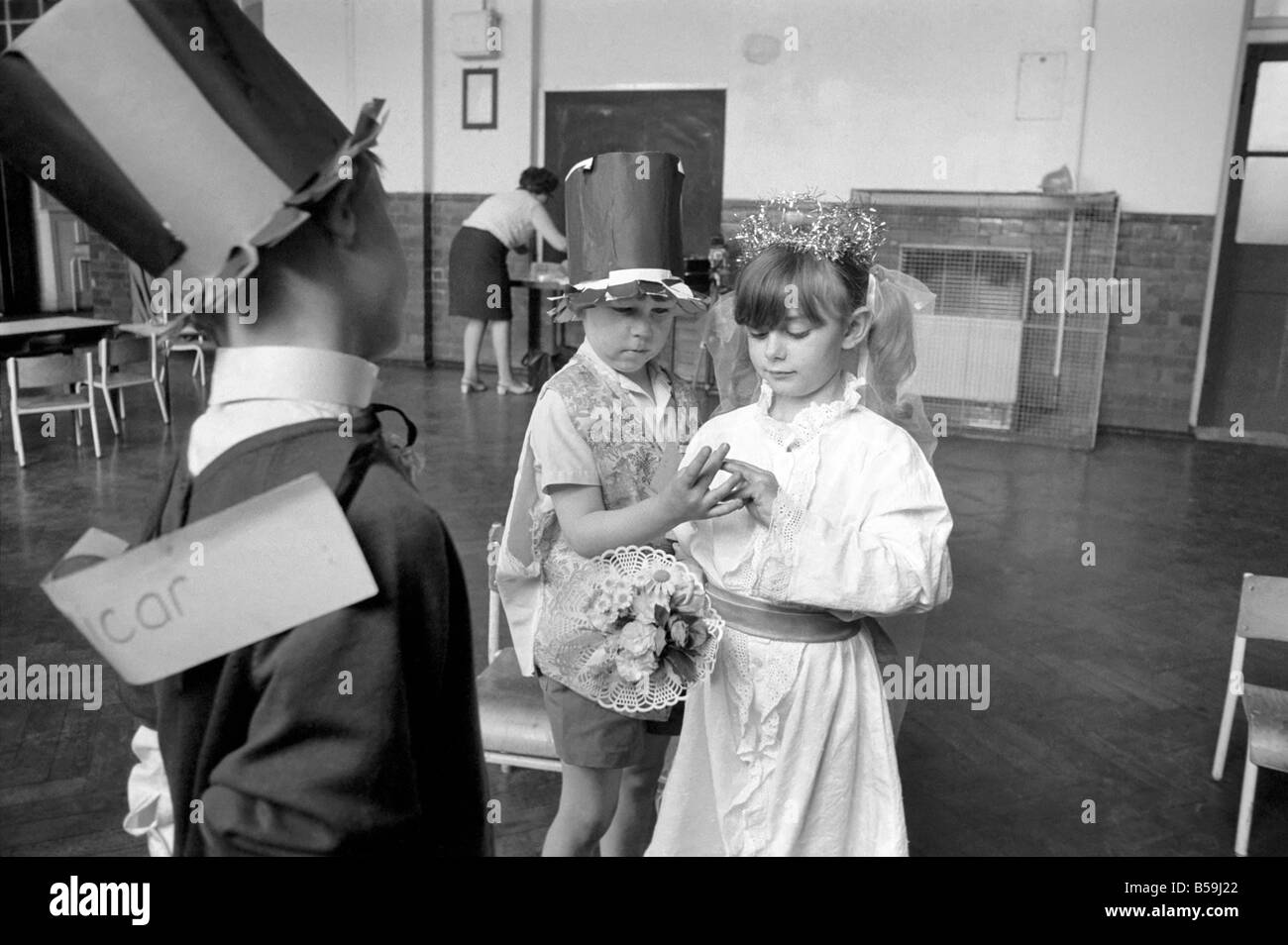 Children: Wedding: Marriage: School Wedding Mockery: School Wedding at ...