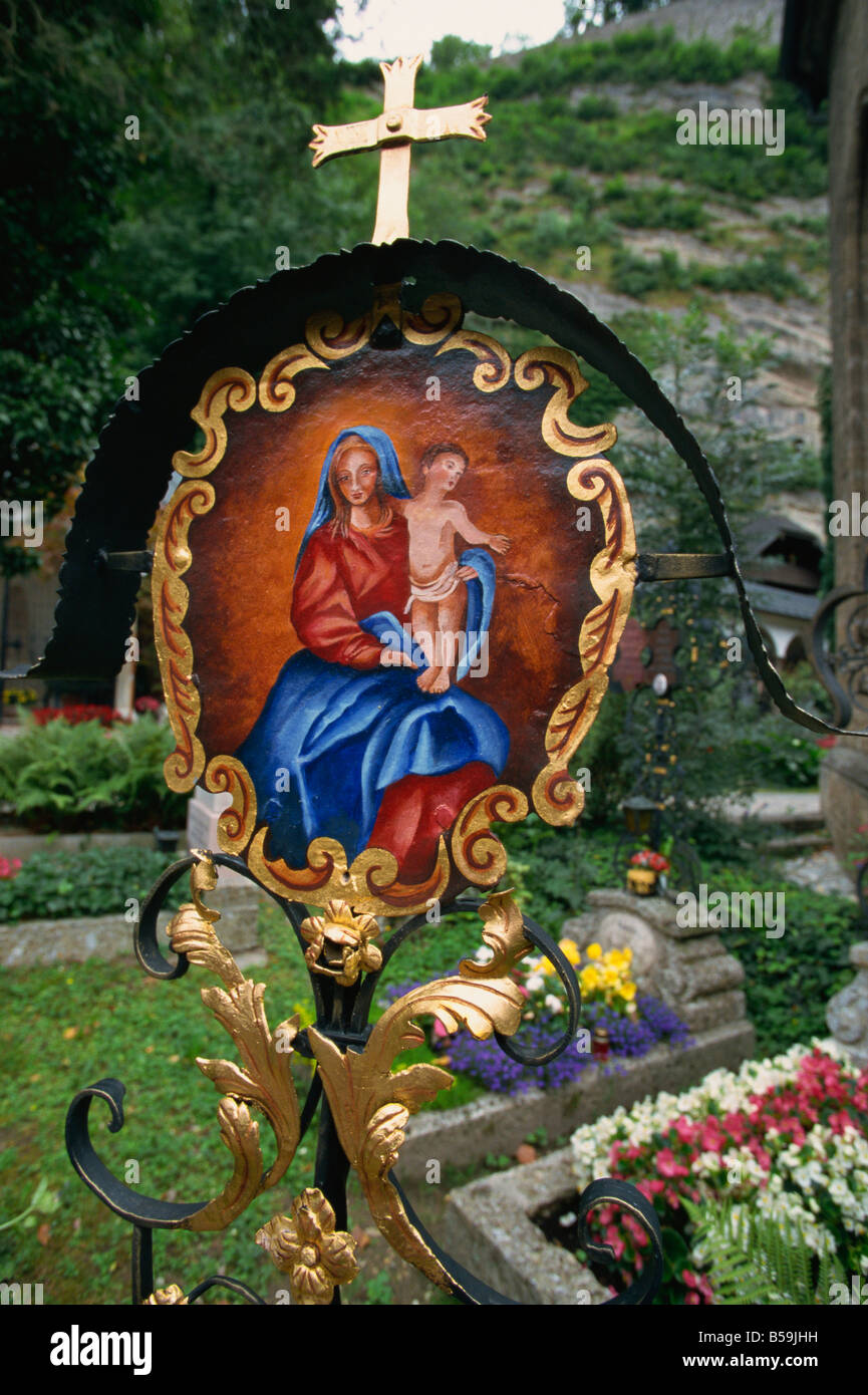 Tomb of st peter hi-res stock photography and images - Alamy