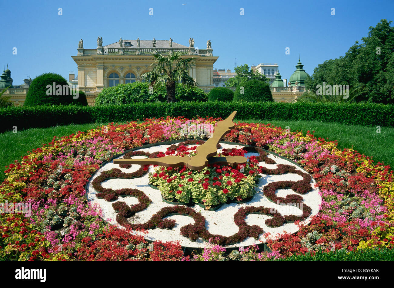 Vienna clock hi-res stock photography and images - Alamy