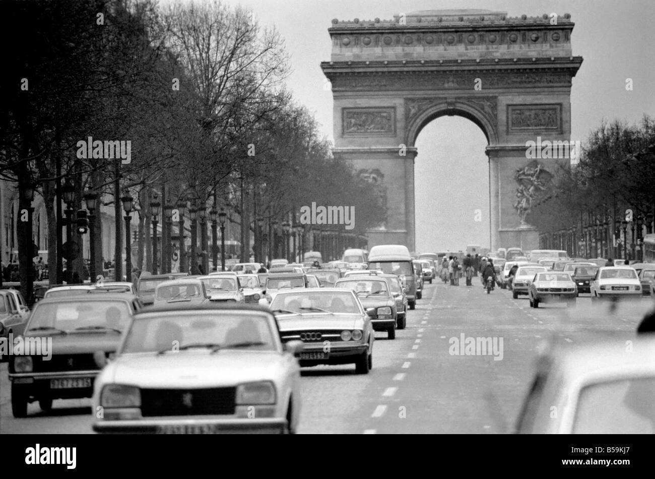1970s paris traffic hi-res stock photography and images - Alamy