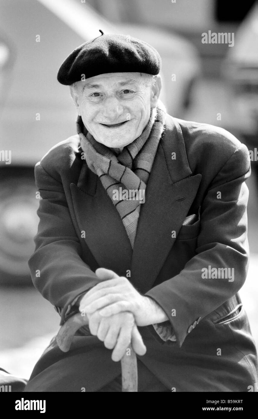 Elderly man wearing a beret hi-res stock photography and images - Alamy