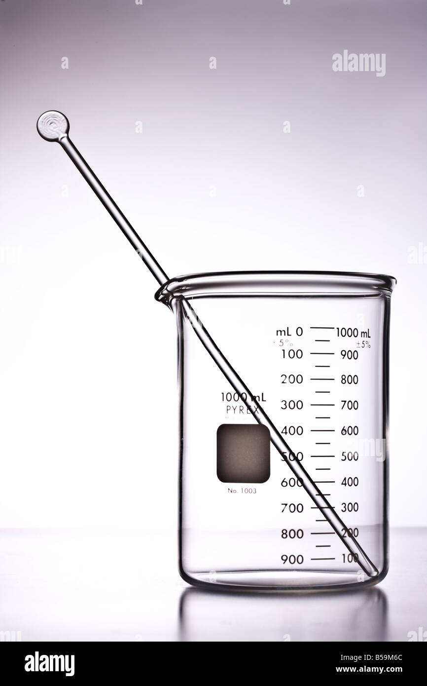 chemistry measuring jug 500ml vessel Stock Photo - Alamy