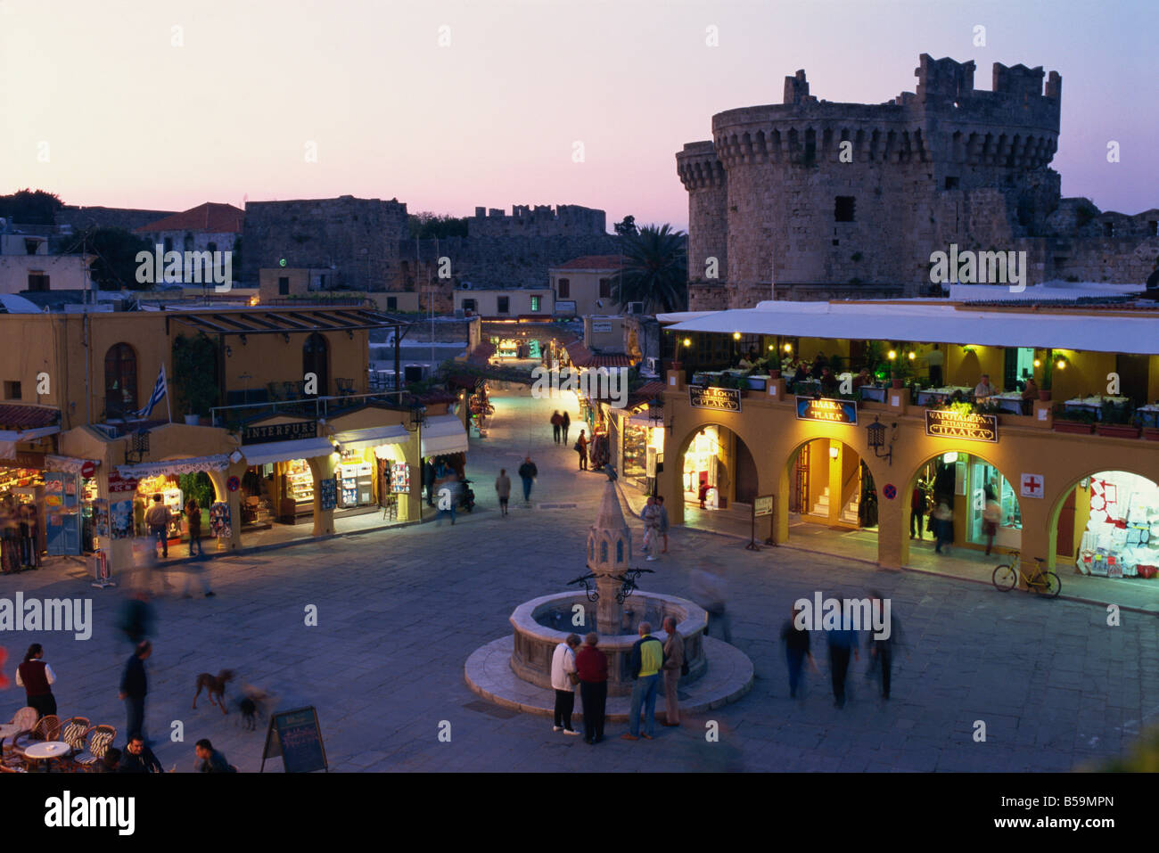 Town squares hi-res stock photography and images - Alamy