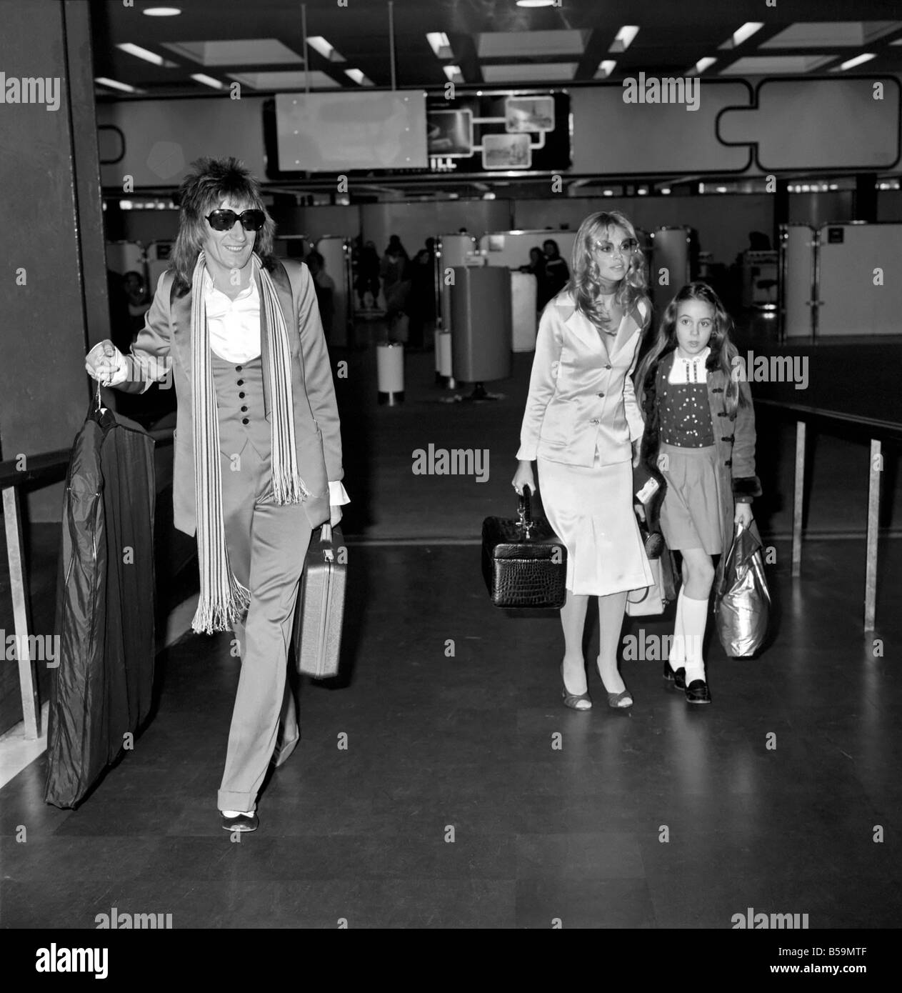 Rod stewart britt ekland april hi-res stock photography and images - Alamy Rod stewart britt ekland april hi-res stock photography and images - Alamy