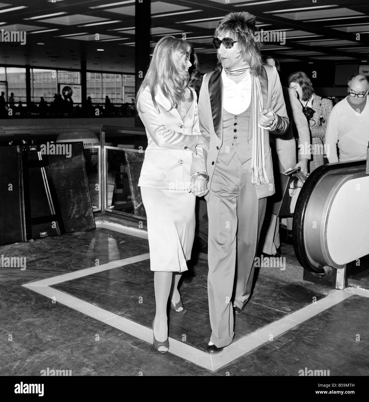 Britt ekland rod stewart Black and White Stock Photos & Images - Alamy Britt ekland rod stewart Black and White Stock Photos & Images - Alamy
