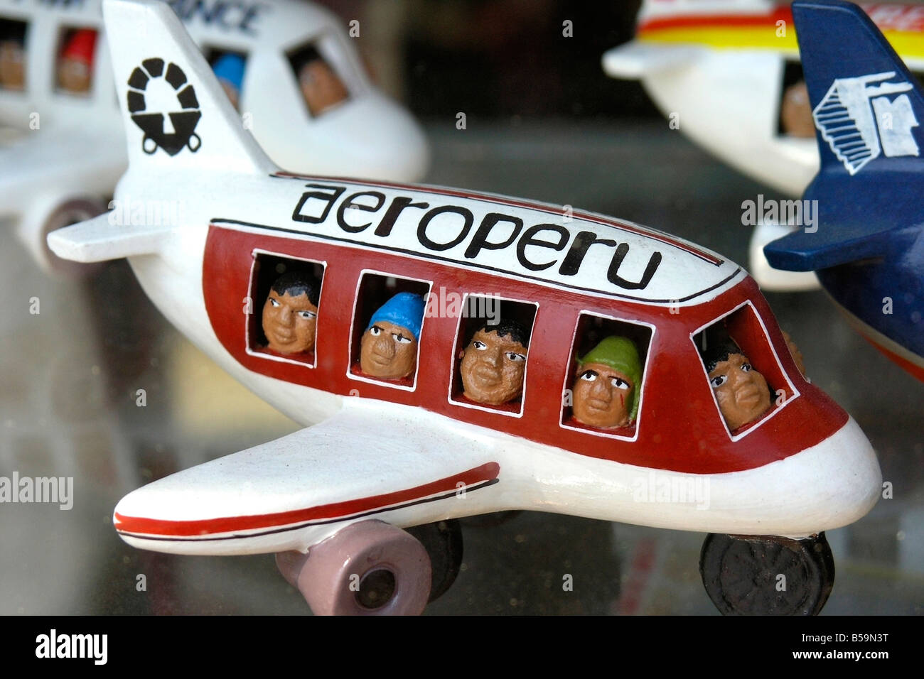 People inside souvenir shop hi-res stock photography and images - Alamy