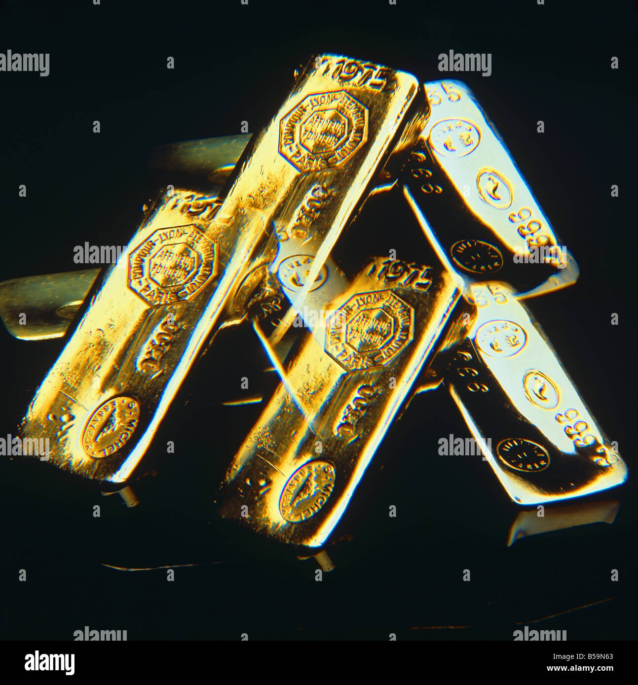 Multiple gold bars hi-res stock photography and images - Alamy