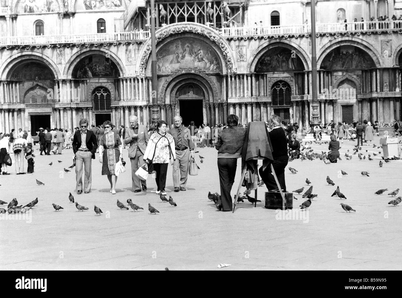 1975 camera hi-res stock photography and images - Alamy